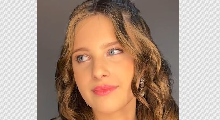 Aos 11 anos, Yasmin Reichert, de Luiz Alves, é eleita Miss Santa ...